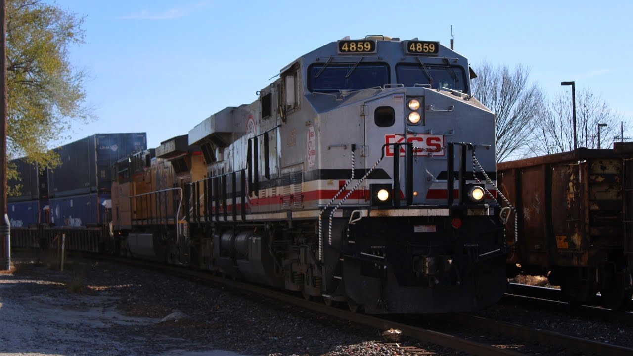 KCS 4859 (Safety Starts Here) Leads CSX I131 through Terre Haute, IN ...