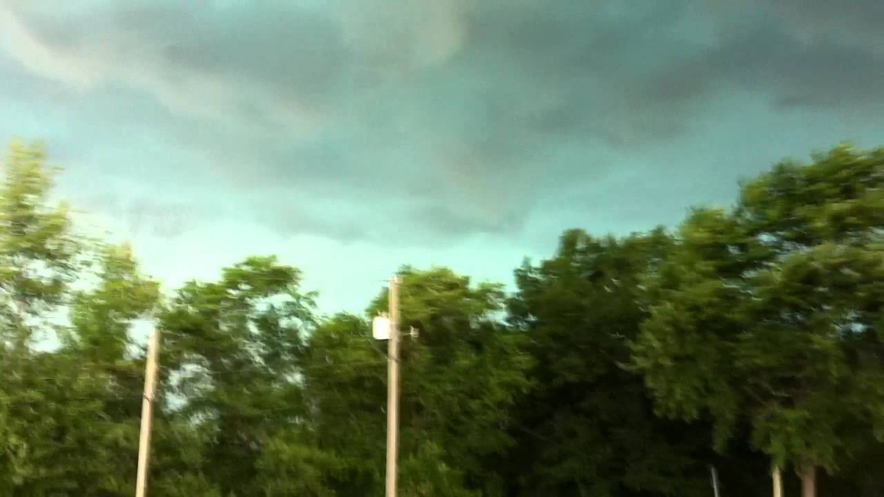 Storm gust front 8/7/2011 - YouTube