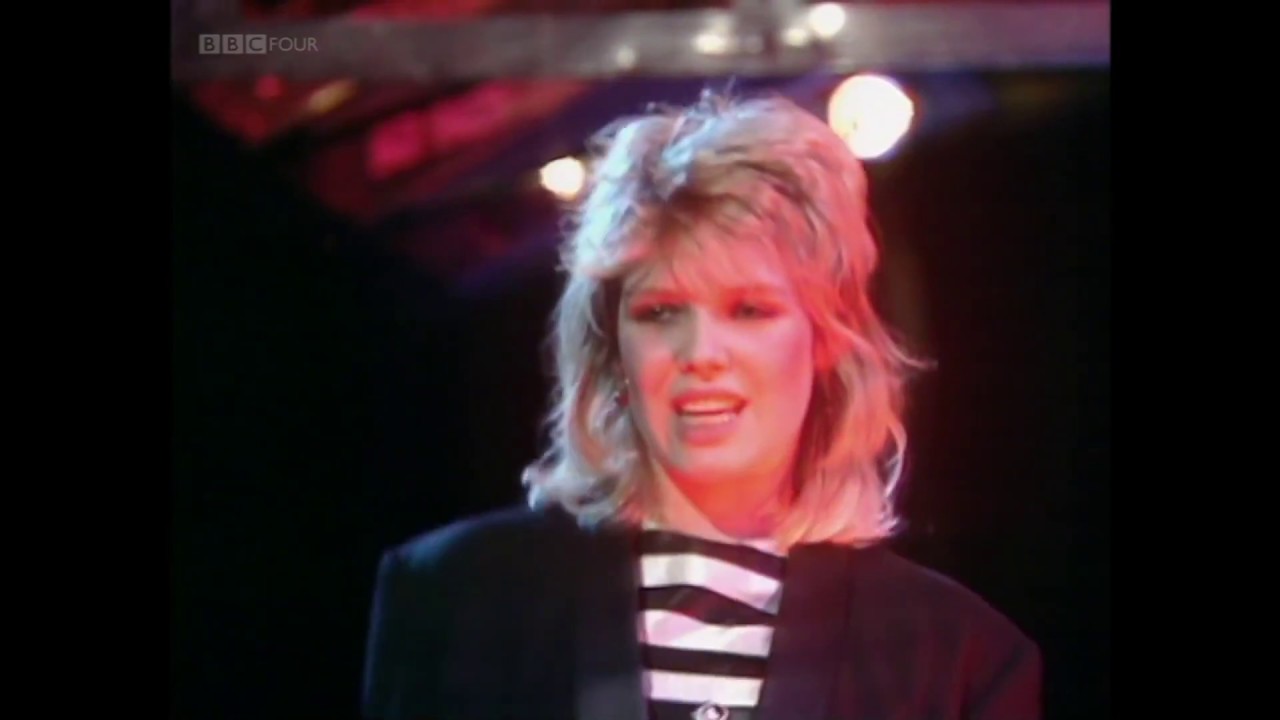 Kim Wilde - Kids In America (1981) - YouTube