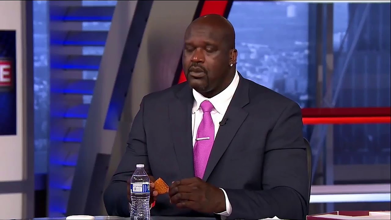 SHAQ'S reaction after eating world's hottest chips - YouTube