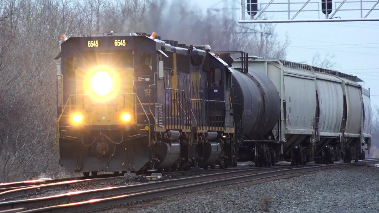 CSX SpongeBob Unit Crosses Over Tracks! CSX 3194 Law Enforcement Unit ...