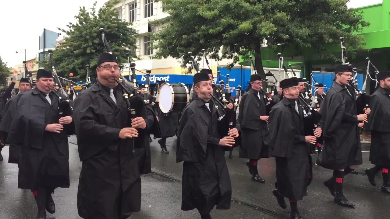 City of Invercargill pipe band street march Nelson - YouTube