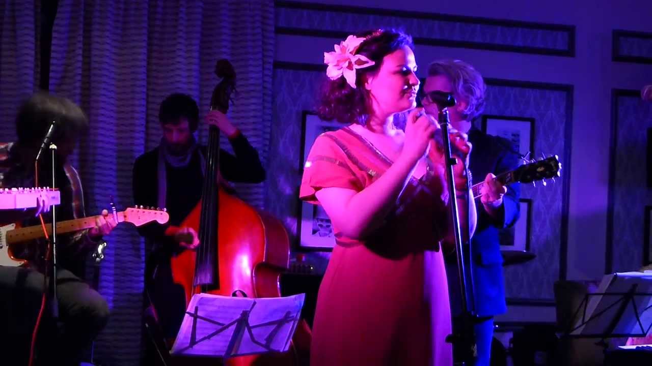 Mimi Schell - White roses in bloom (Hamburg 27.04.2013) - YouTube