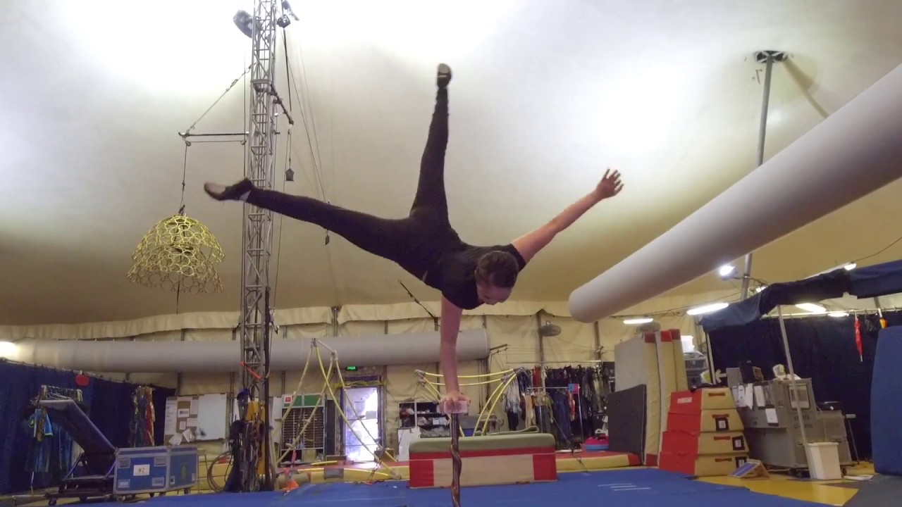 Hand balance Tuguldursaikhan trainig X Roses Contortion centre - YouTube