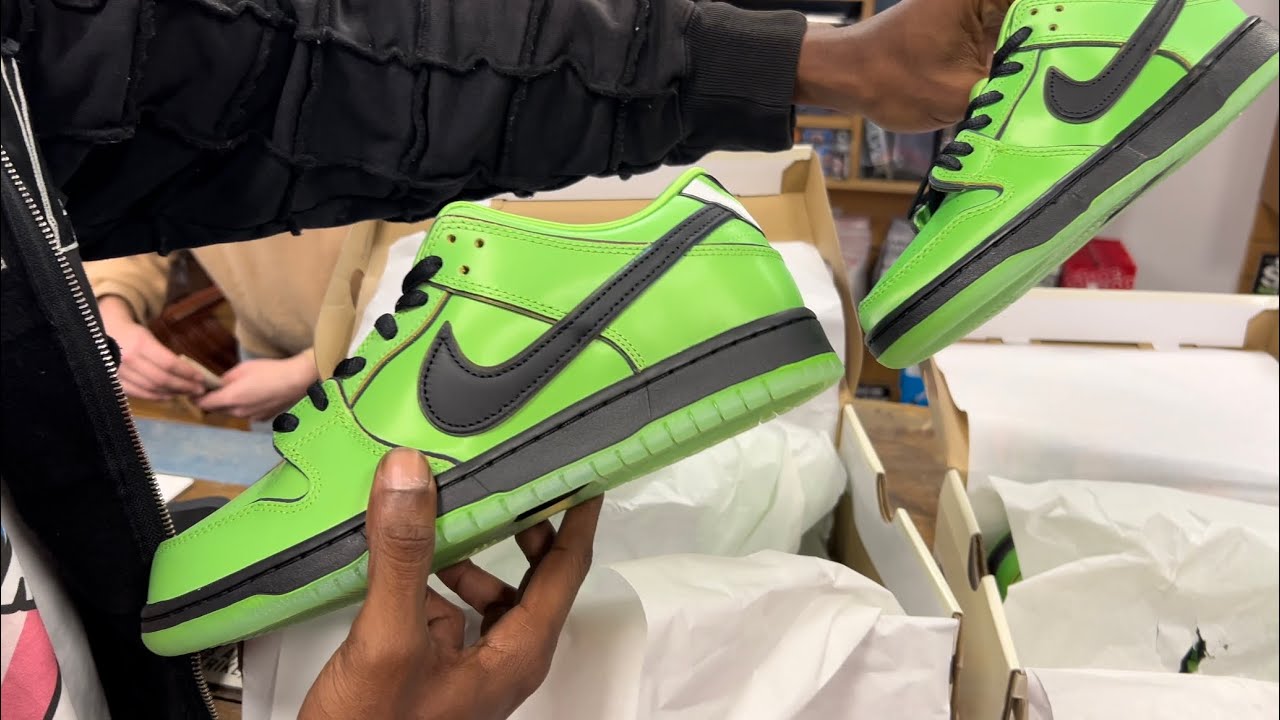 Powerpuff Girls Nike SB Dunk Release at Bluetile Skateshop Vlog - YouTube