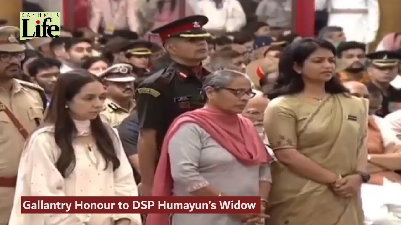 Gallantry Honour to DSP Humayun’s Widow - YouTube