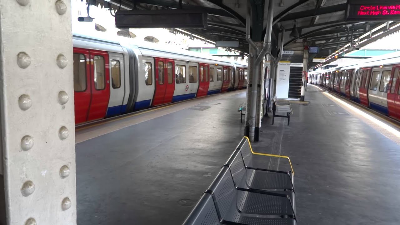 Circle Line train leaving Edgware Road - YouTube