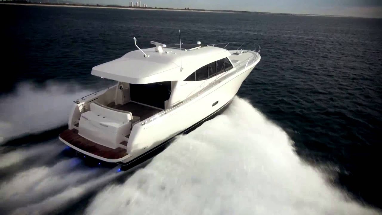 Maritimo S48 Sedan Cruising Motoryacht - YouTube