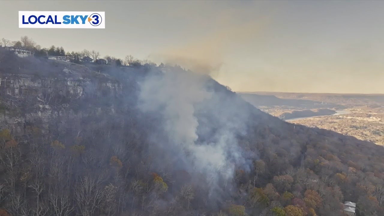 Update: Local sees Lookout Mountain fire beginning - YouTube