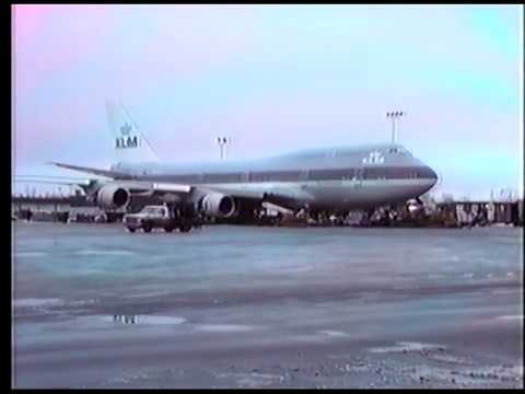 KLM 867, that flew into a volcanic ash cloud - YouTube