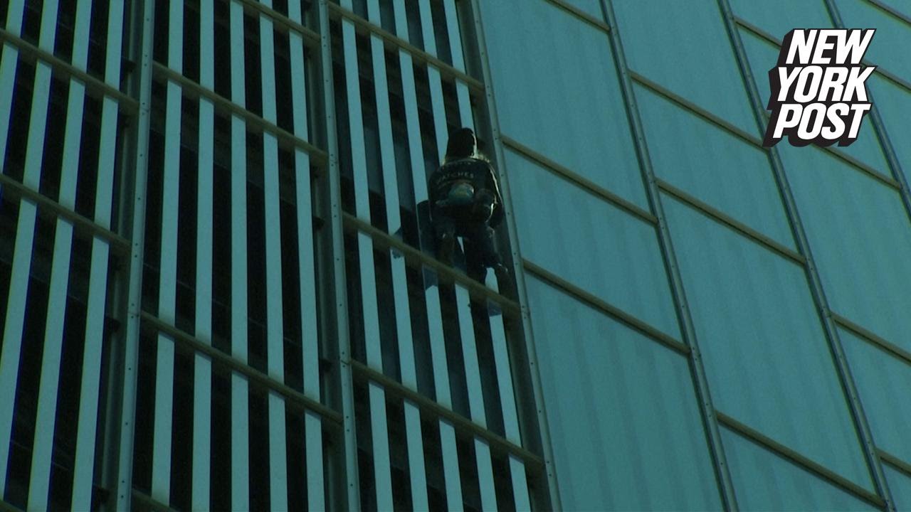 Real-life Spider-Man climbs a 400-foot skyscraper without a harness ...