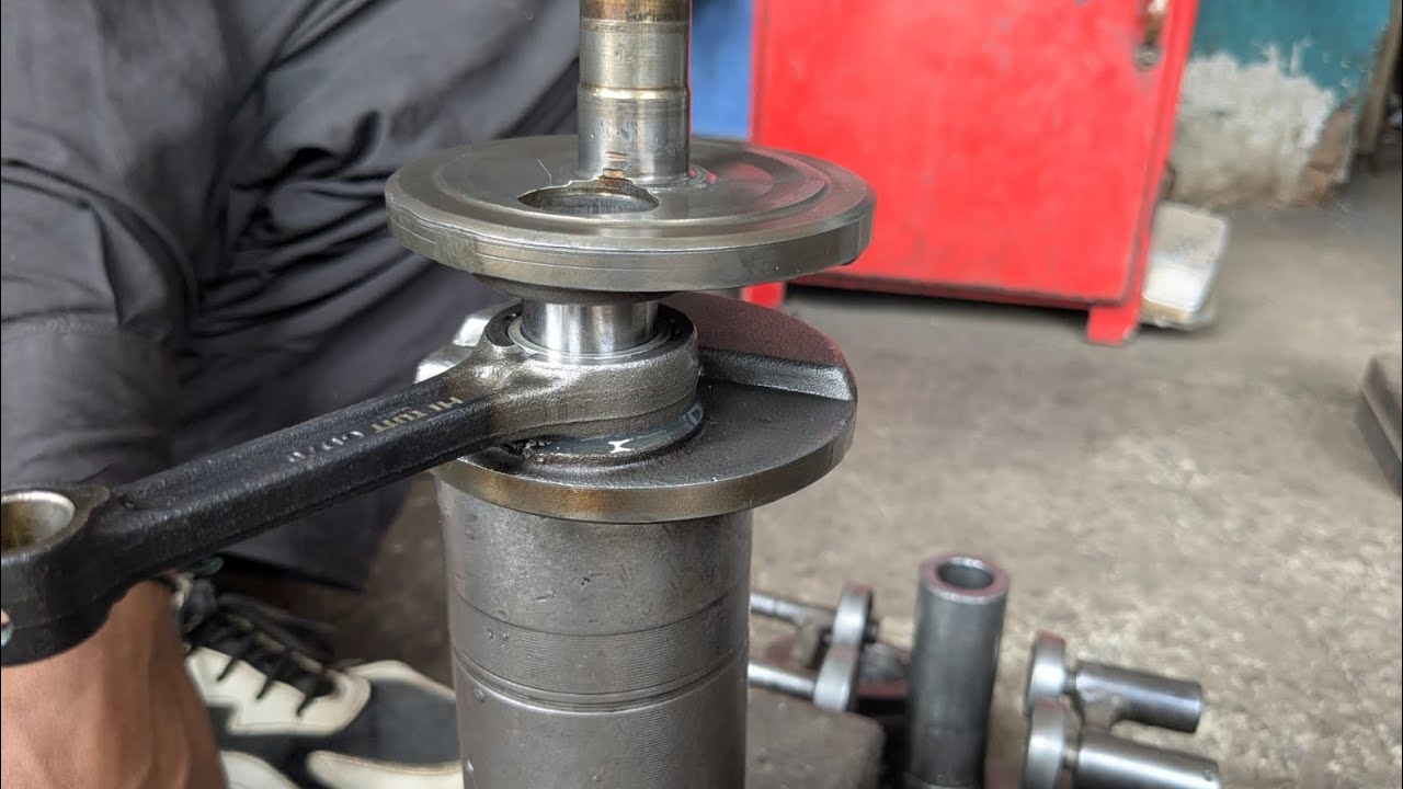 Bike Engine Crankshaft Hammer Fitting & Connecting Rod Balancing - YouTube