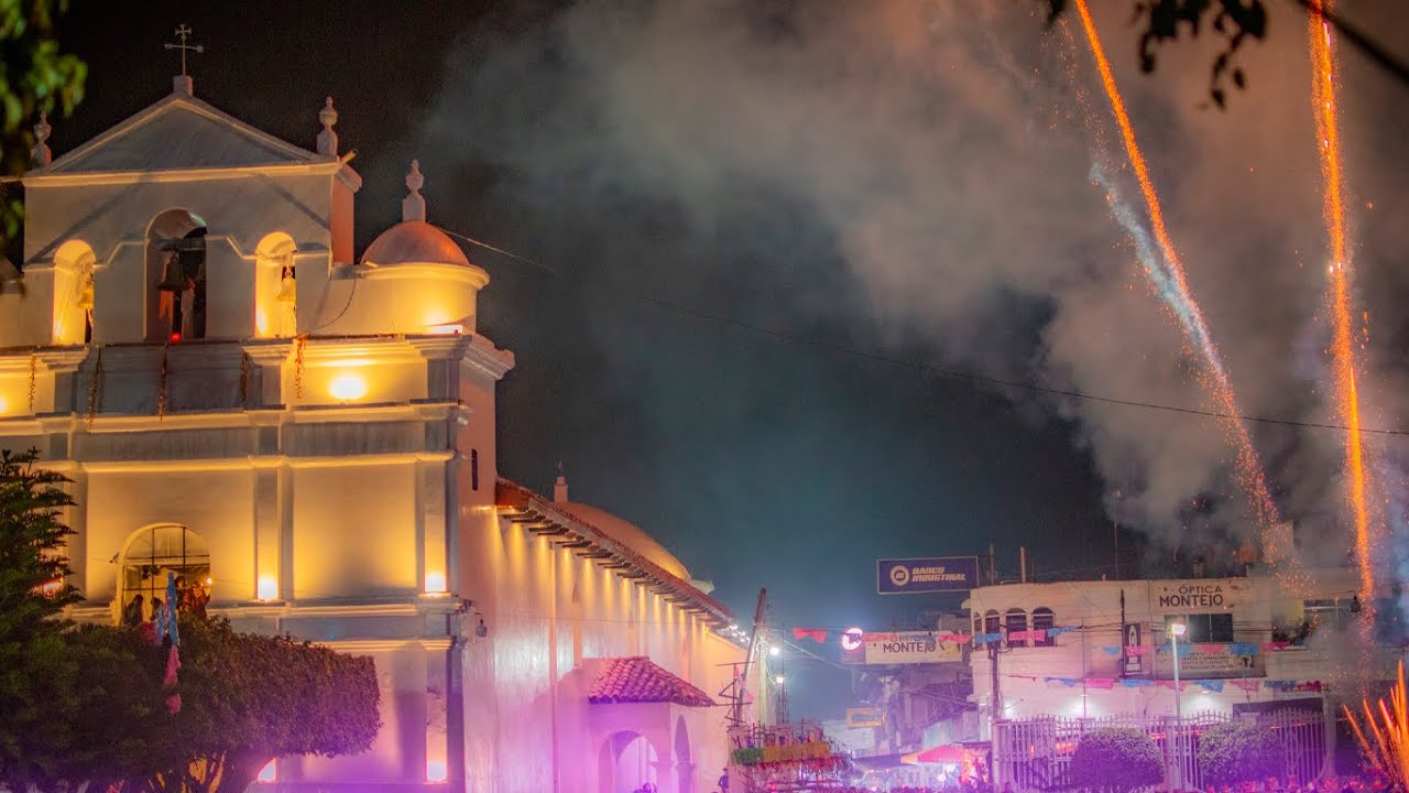 Procesión y Tradicional Quema de Torito en Honor a la Virgen Candelaria ...
