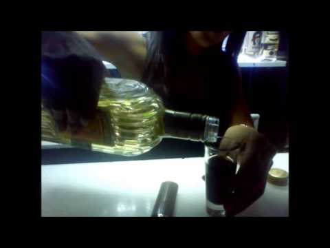 COMO HACER UNA CUCARACHA (SHOT) - YouTube