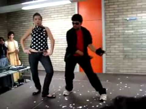 FOREIGN GIRL DANCING FOR INDIAN SONG.mp4 - YouTube