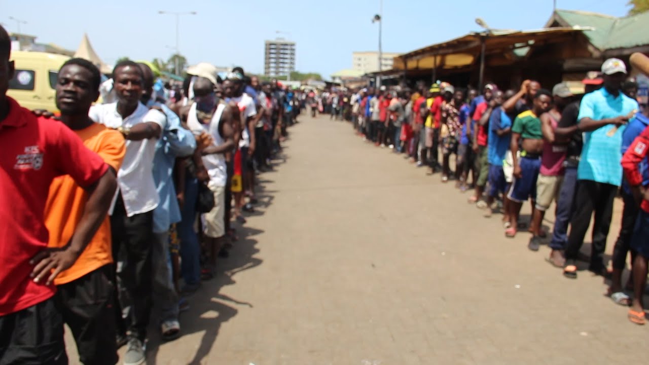 Lockdown: Tema Station Crowd Food Distribution - YouTube