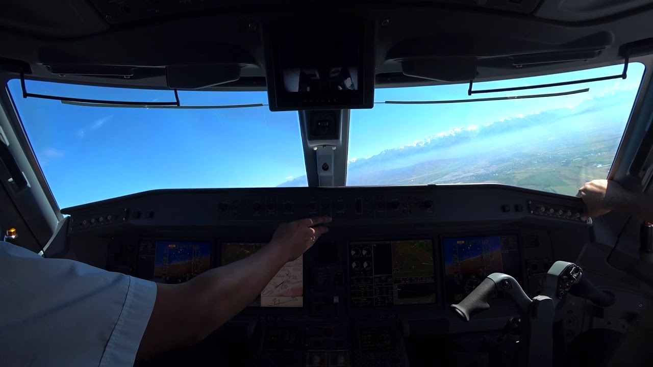 Embraer E295 - YouTube