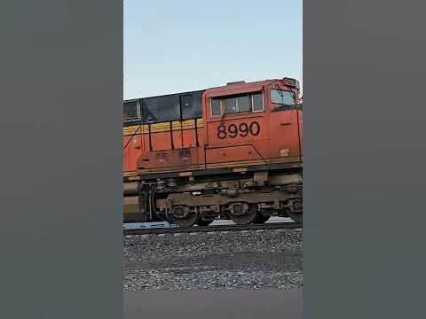 BNSF Rear DPU's Elephant Style 🐘 🐘 Backwards! - YouTube