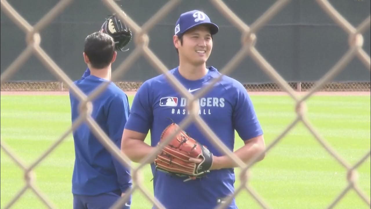 Shohei Ohtani returns to pitching as Dodgers report for 1st day of Spring Training｜大谷翔平 野球 - YouTube
