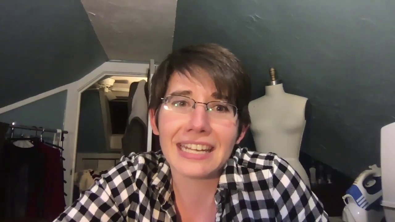 Phoebe Roberts - A Liz Lemon for a New Age - YouTube