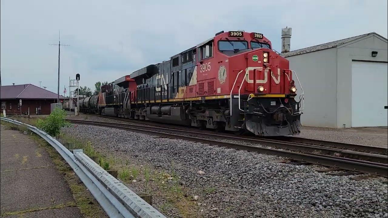 CN 3905 M343 at Ladysmith on 8-6-23 - YouTube