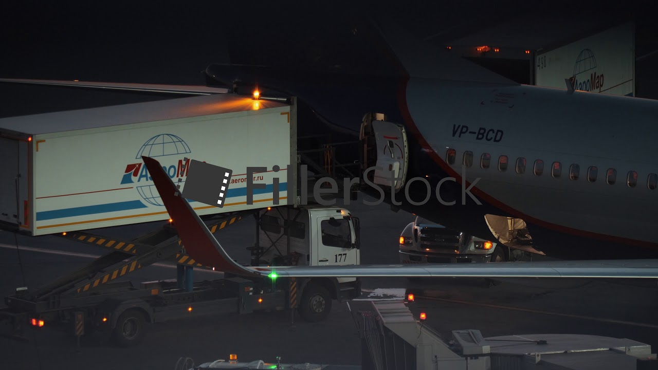 Loading cargo into the plane at night - YouTube