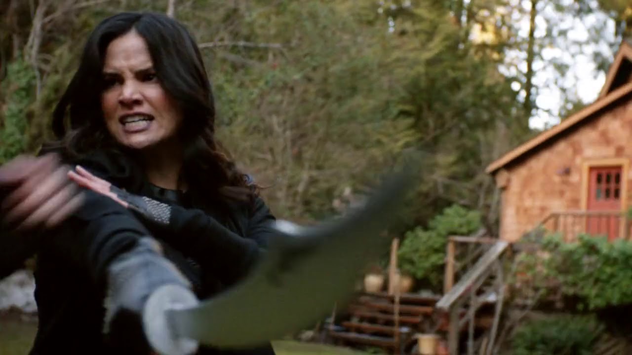 mia smoke the new green arrow - YouTube