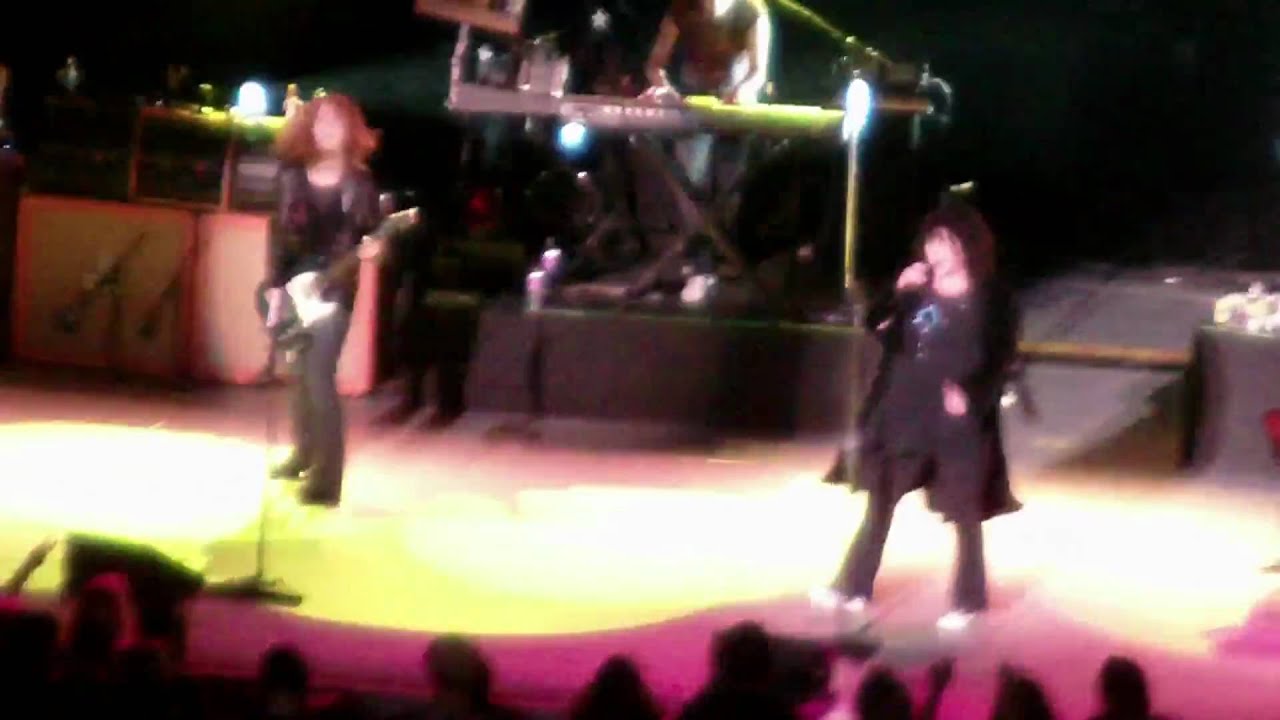 Heart - Kick It Out - YouTube