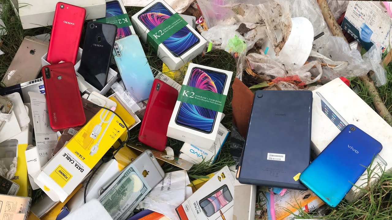 Many broken phones found in the trash to be restored - YouTube