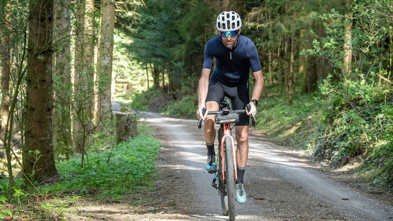 Passion auf zwei Rädern: VELOPLUS-Teamleiter Ivan Brand - YouTube