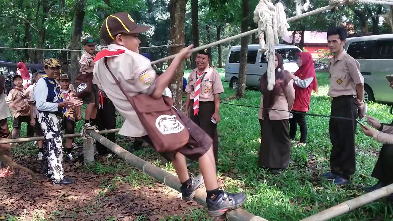 Kegiatan Halang rintang pramuka siaga - YouTube