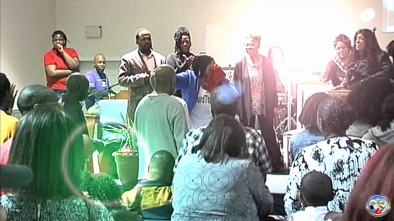 Prophetess Valerie Moore at Bountiful Blessings Church - YouTube