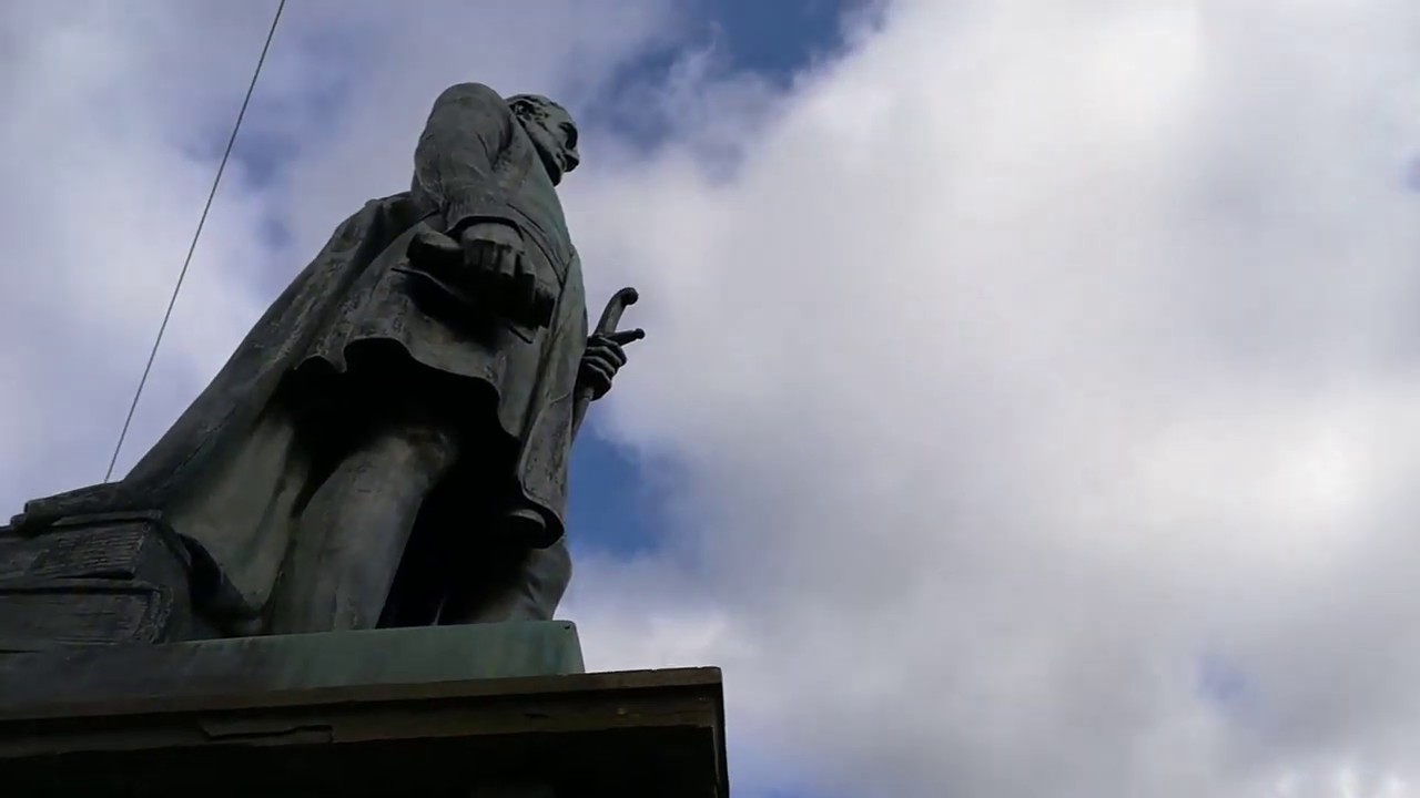 St David's Day Parade in Brecon - YouTube