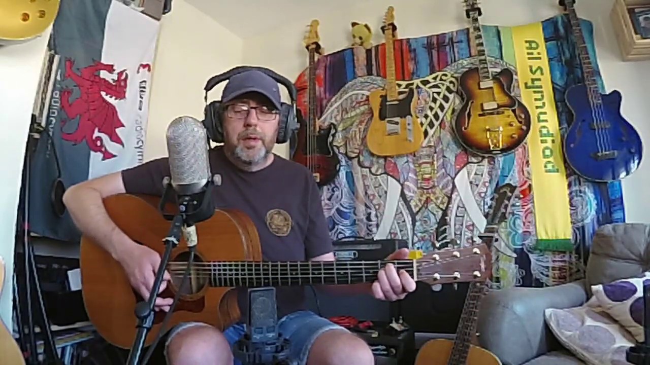 Lee Mason_Labelled with love (Squeeze) - YouTube