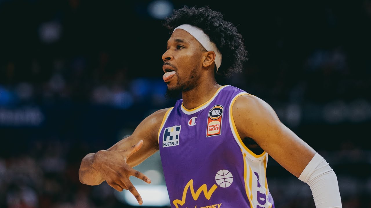 Round 16 'Prism Defensive Player of the Week': Justin Simon - YouTube