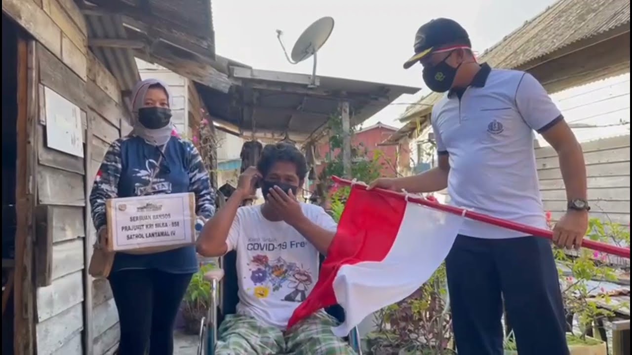 PEDULI MASYARAKAT MARTIM KRI SILEA-858 BAGI BAGI BENDERA MERAH PUTIH ...