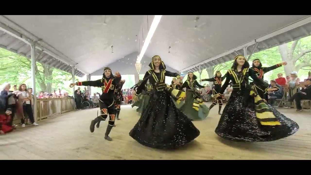 Iverioni - GEORGIAN DANCE ACHARULI | აჭარული - ანსამბლი ივერიონი ...