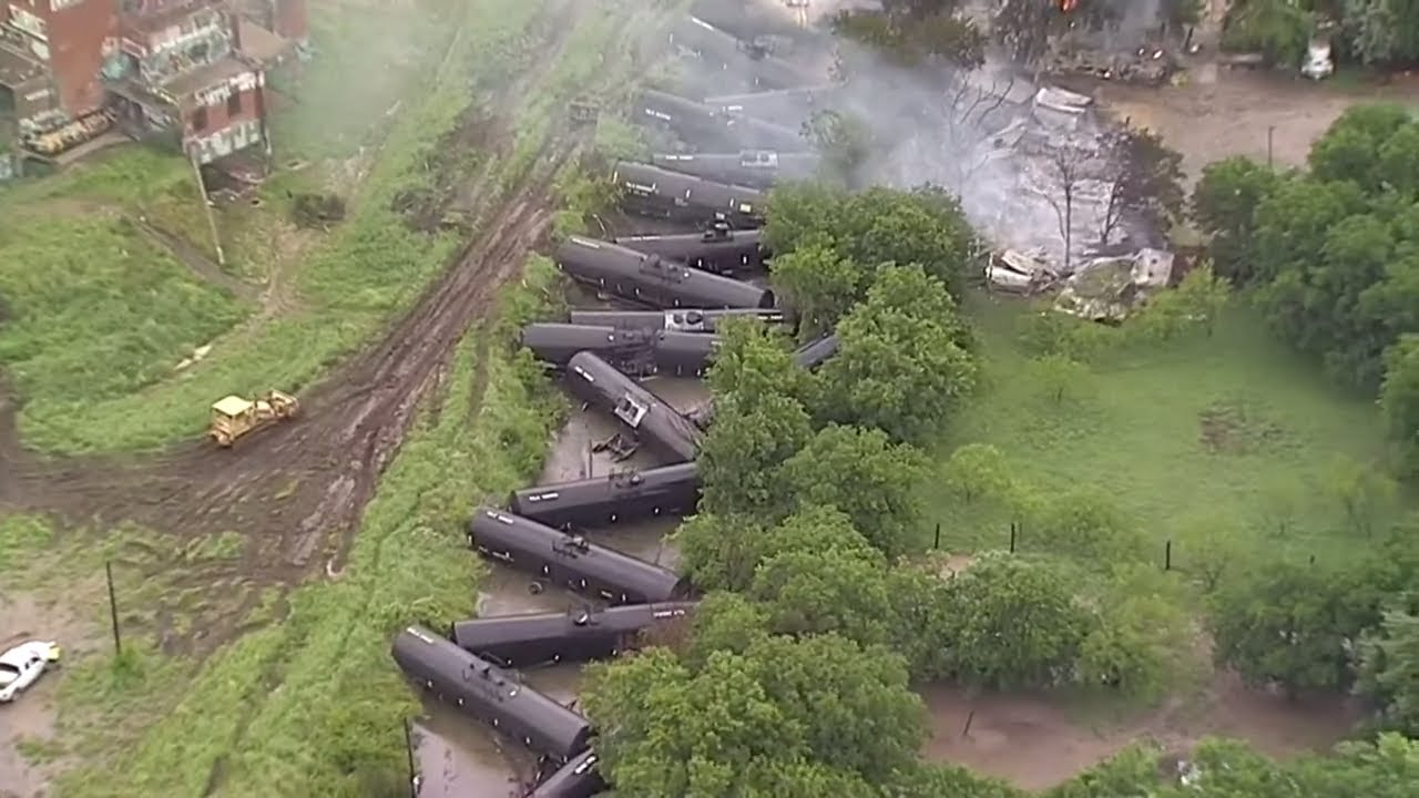 RAW VIDEO: Railroad cars carrying ethanol crash in south Fort Worth ...