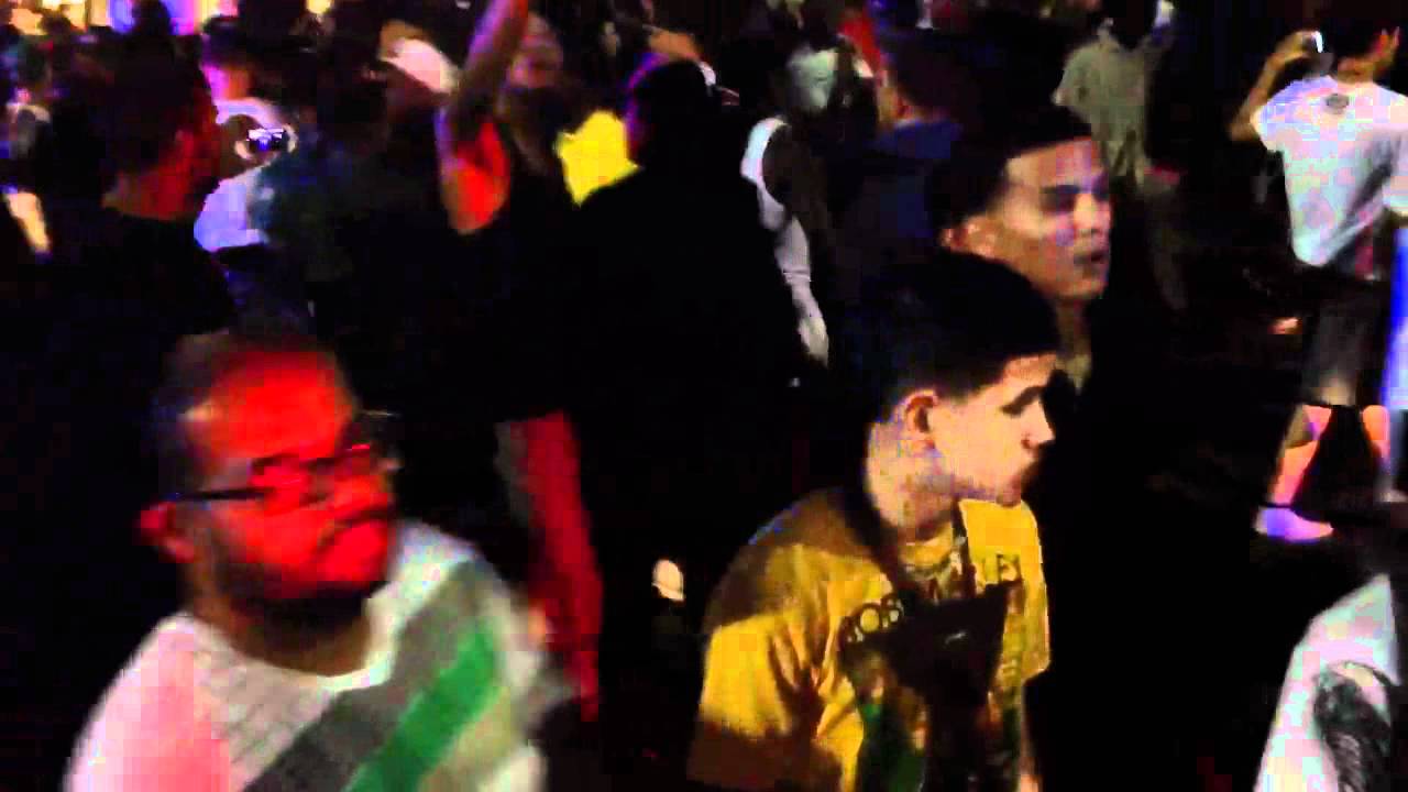 Galaxy Foamposite Riot 1 - YouTube