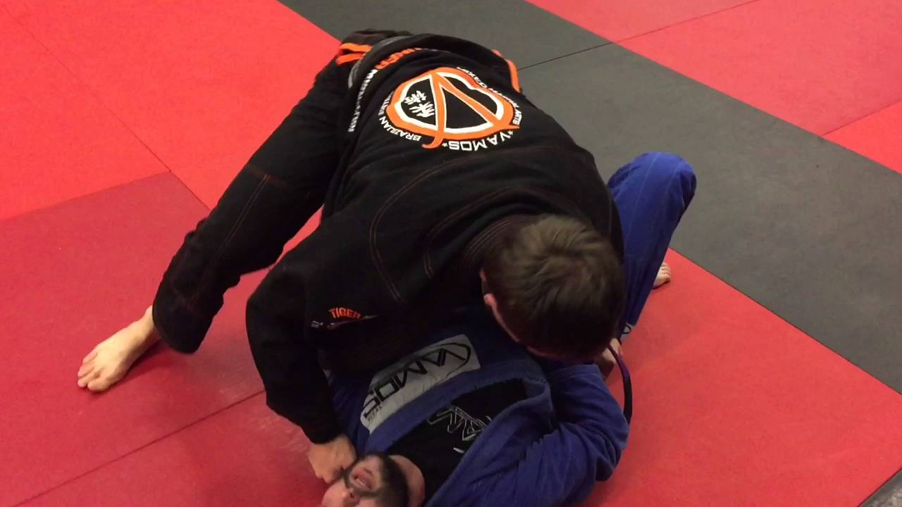 Professor Alex rolling with Coach Al at Vamos Mixed Martial Arts - YouTube