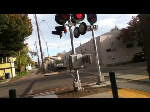 SACRT Light rail Green Line Train Turnaround at 13th Street Railroad ...