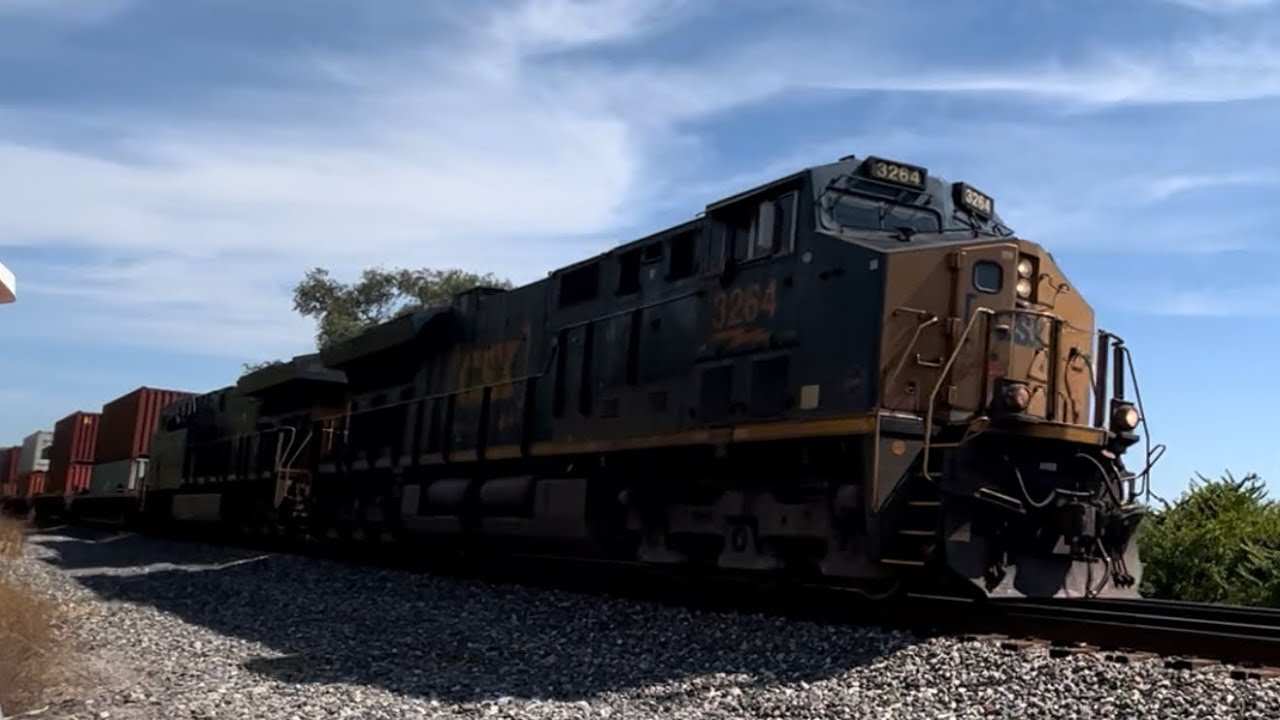 Westbound CSX intermodal train - YouTube