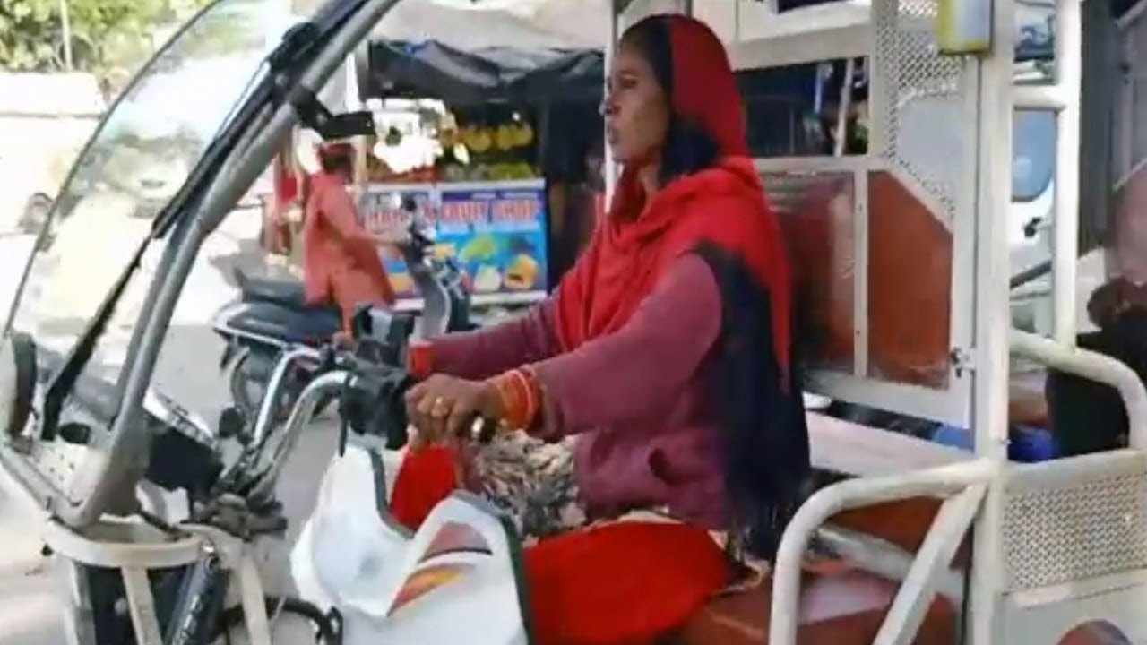 Seema Devi becomes Jammu’s first female e-rickshaw driver - YouTube