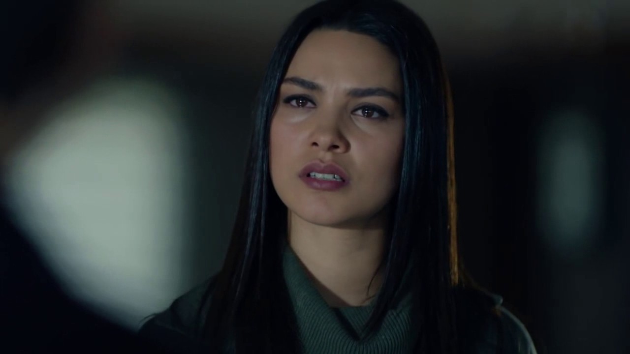 aşk acısı çeken kadın kara sevda (zeynep- emir). hayat sarkisi (melek ...