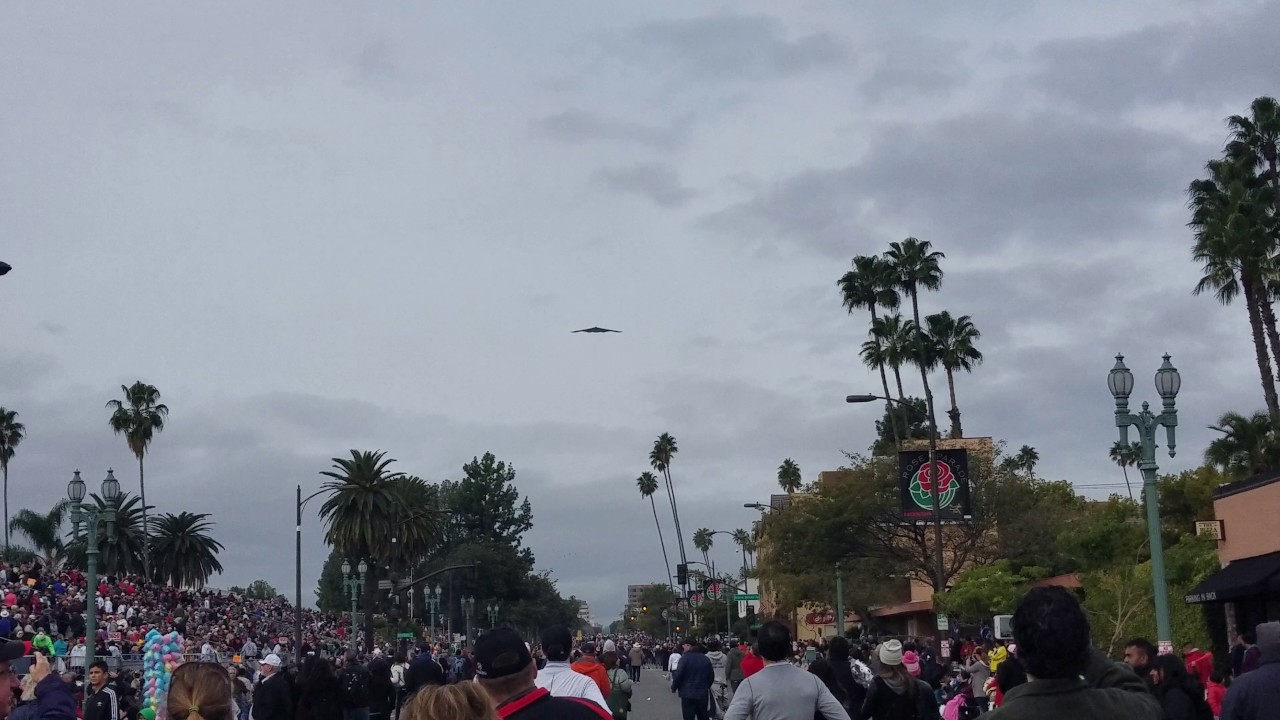 B-2 Bomber flyover the rose parade 2017 4k - YouTube