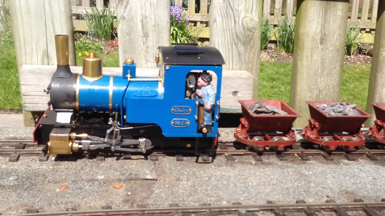 16mm garden railway - YouTube