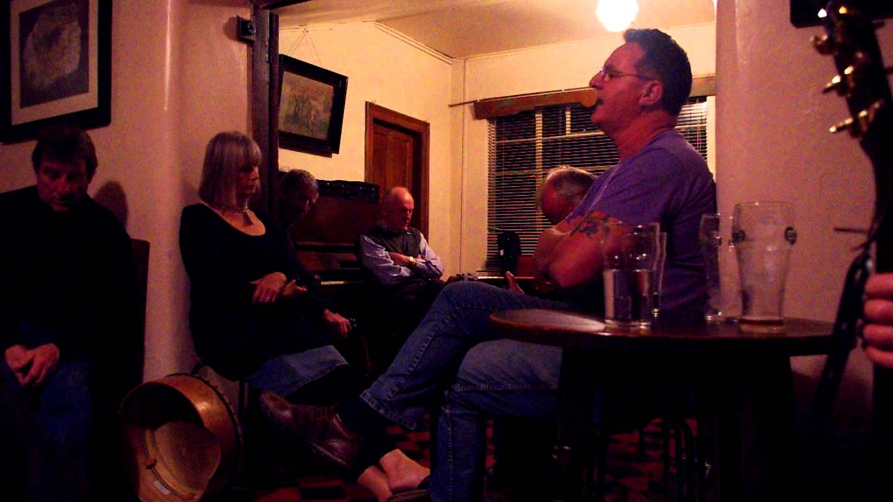 Martin O'Shea sings at John Delaney's Pub, Co. Tipperary - YouTube