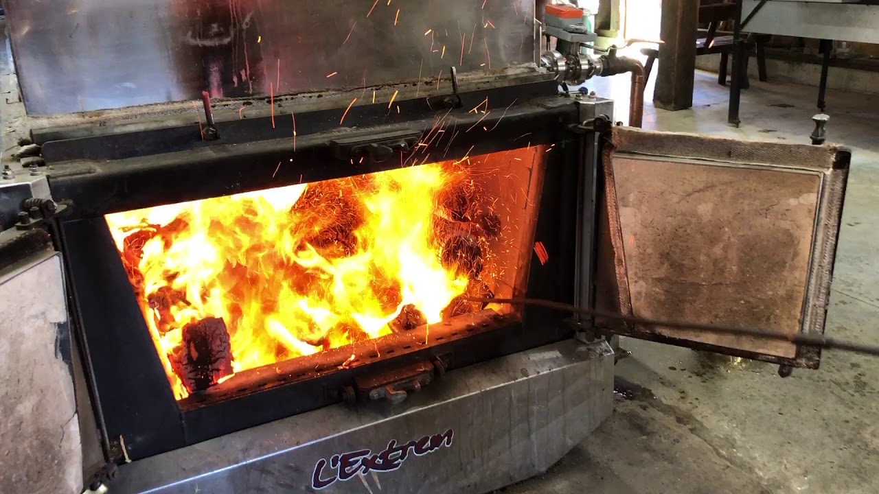 Sweet maple syrup flowing at North Hadley Sugar Shack - YouTube