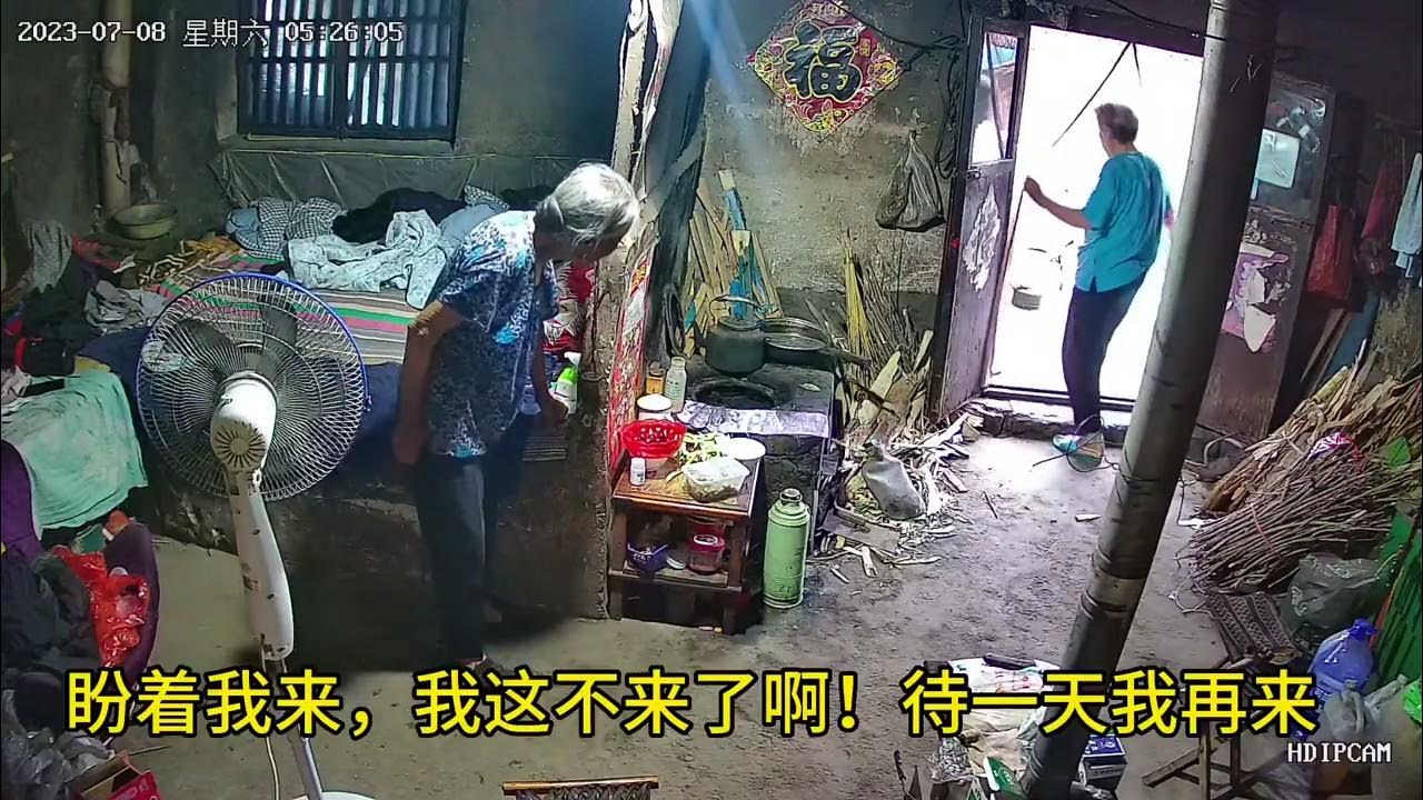 姑姑一直在城里帮表弟家带娃娃，姑姑得以有空，来奶奶家住了一宿，早上起来，给奶奶冲鸡蛋茶，炒蜂蛹吃，屏幕前的朋友们，你们吃过蜂蛹嘛？记录真实