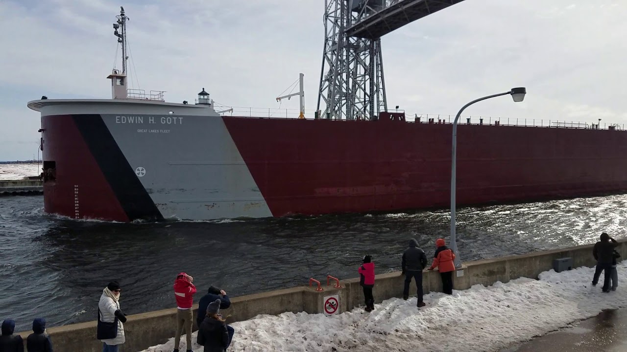 Edwin H. Gott 1,000 footer through the Duluth Lift Bridge - YouTube